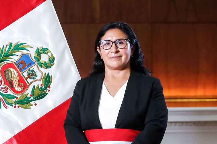 Katy Ugarte Mamani jura como nueva ministra de la Mujer | Noticias ... Katy Ugarte Mamani jura como nueva ministra de la Mujer | Noticias ...