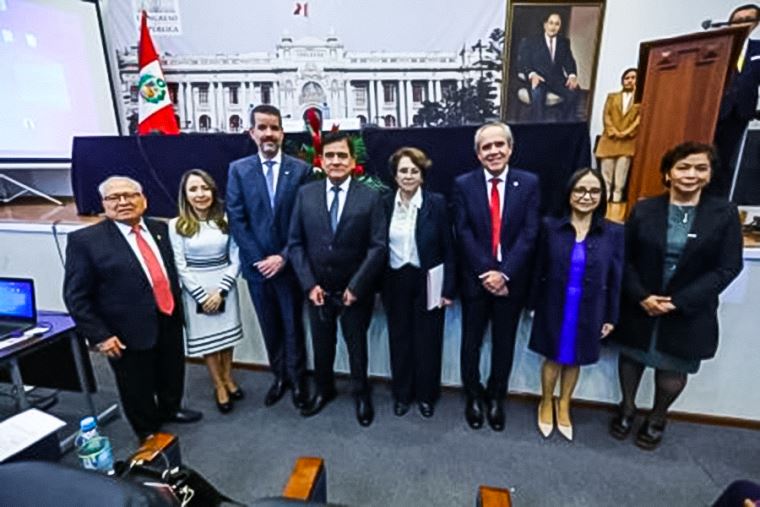 Presidente del Congreso recibió a directivos del Colegio de Periodistas ...