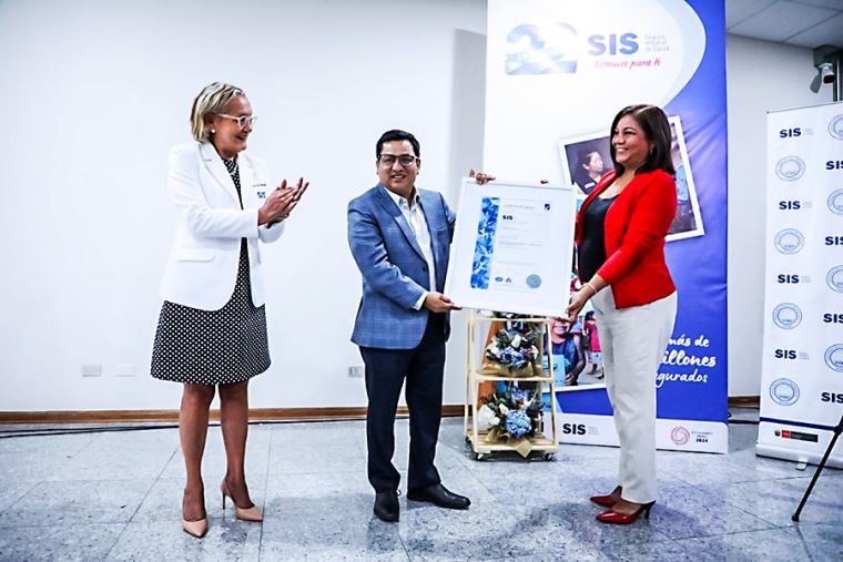 Siete de cada 10 peruanos residentes están afiliadas al Seguro Integral ... Siete de cada 10 peruanos residentes están afiliadas al Seguro Integral ...