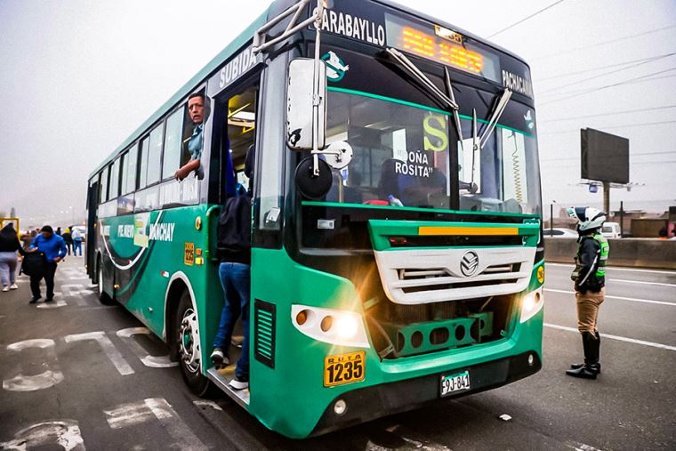 Gobierno oficializa subsidio para transportistas del servicio público ...